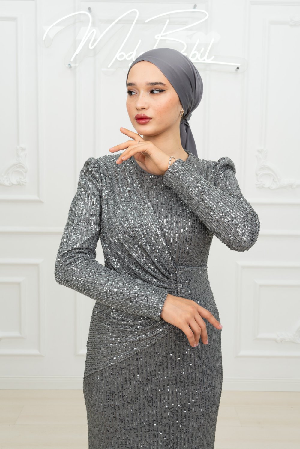 Bella Bel Omuz Yan Parça Detay Drapeli Pul Payet Tesettür Kalem Abiye
