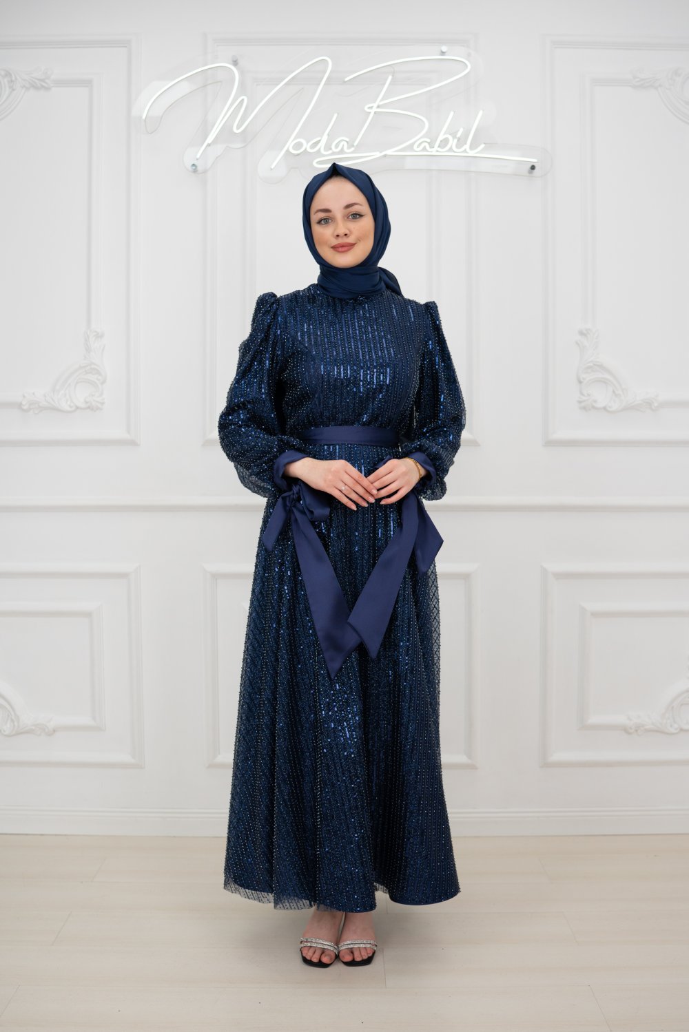 Merven Boncuk-Pul İşlemeli Kloş Tesettür Abiye Lacivert Modelleri En ...